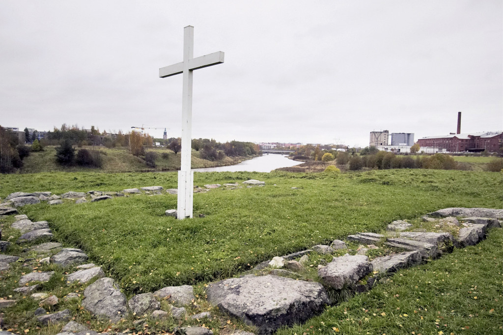 Koroisten ristillä jouluinen hartaus keskiviikkona - Kaupunki - Aamuset