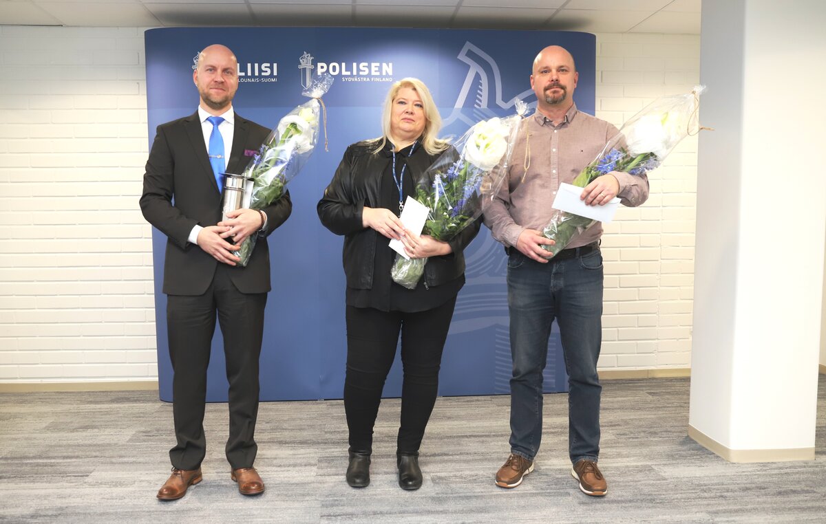 Lounais-Suomen poliisilaitos palkitsi ansioituneita työntekijöitään ...