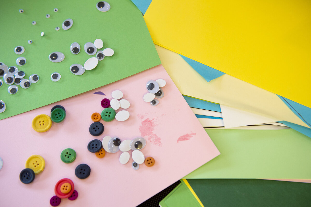 Pääkirjastossa jääkiekkoilijoita, luontoa ja eläimiä - Kulttuuri - Aamuset