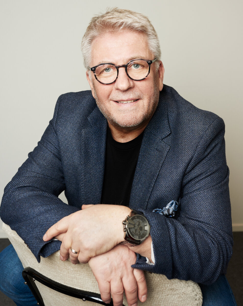 Musiikin monitoimimies Arto Nuotio luovuttaa juhlakonserttinsa tuoton ...