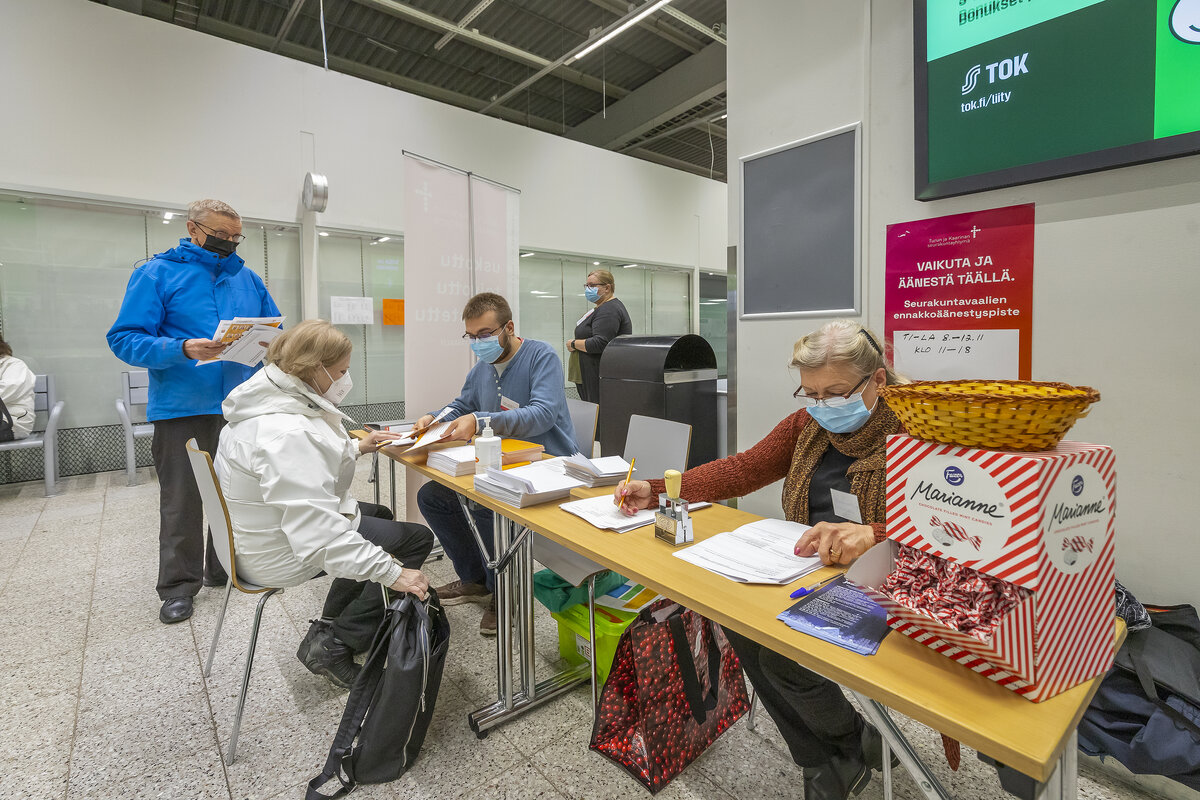 Turussa ja Kaarinassa seurakuntavaaleissa ennakkoon äänestäneitä 8 268 ...