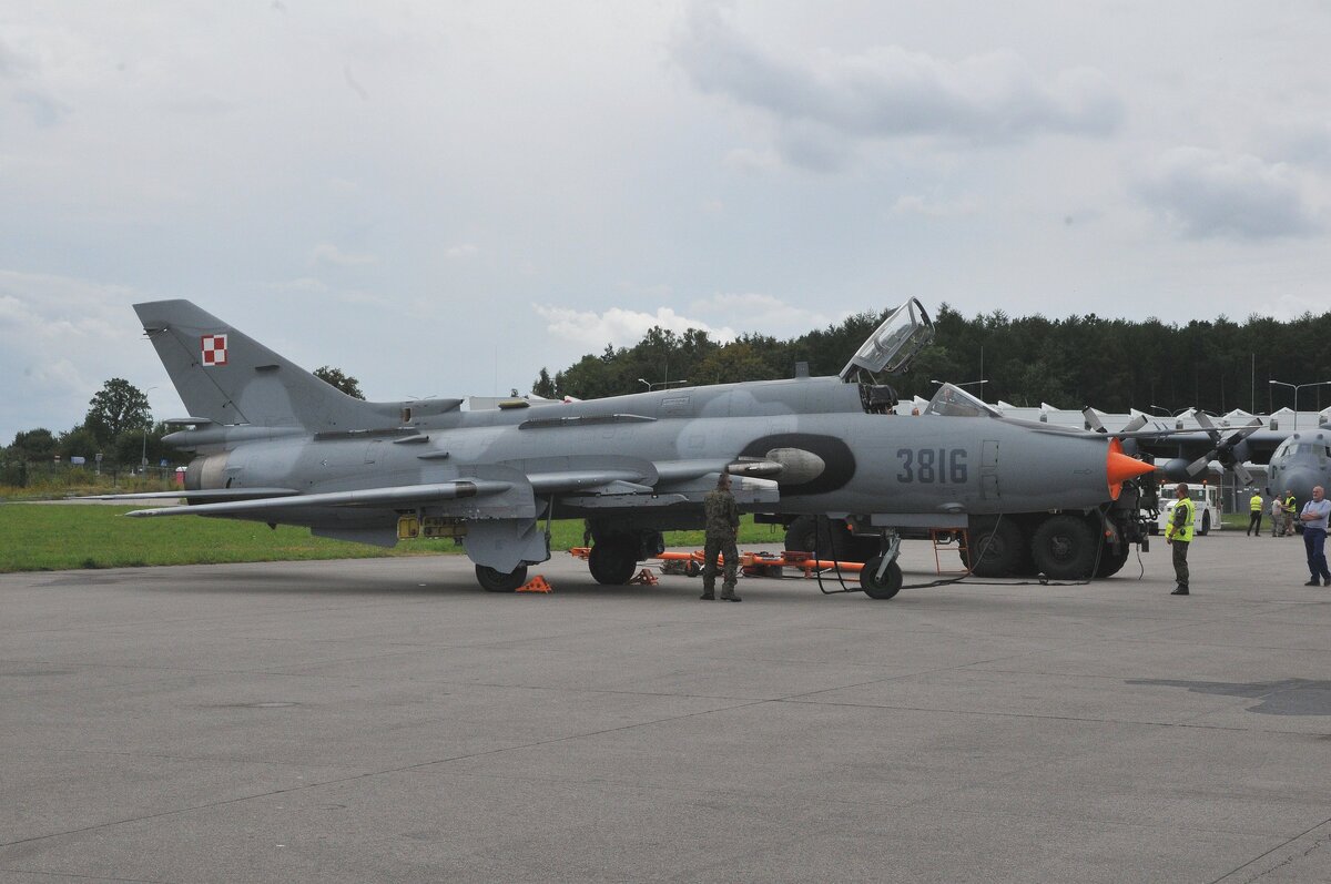 Kylmän sodan aikainen Suhoi Su-22 rynnäkkökone nähdään Turku Air Showssa - Kaupunki - Aamuset
