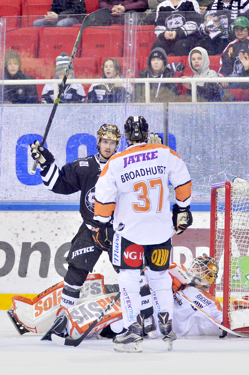 Terry Broadhurst TPS-paitaan - Urheilu - Aamuset