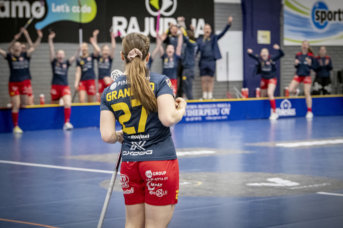 FBC Loisto ensimmäisenä naisten välieriin - Urheilu - Aamuset