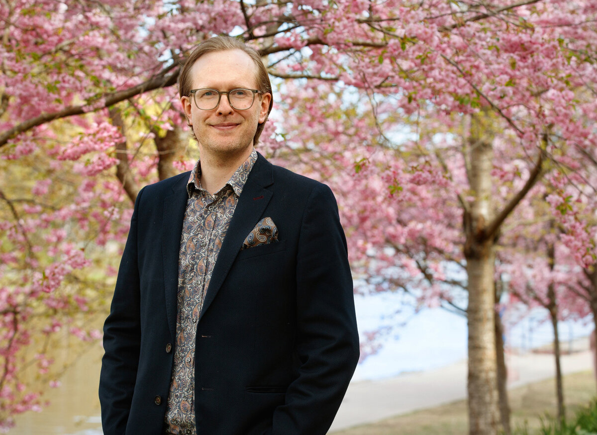 Nimpparisankari: Köpiin sekoitettu Juuso - Kaupunki - Aamuset