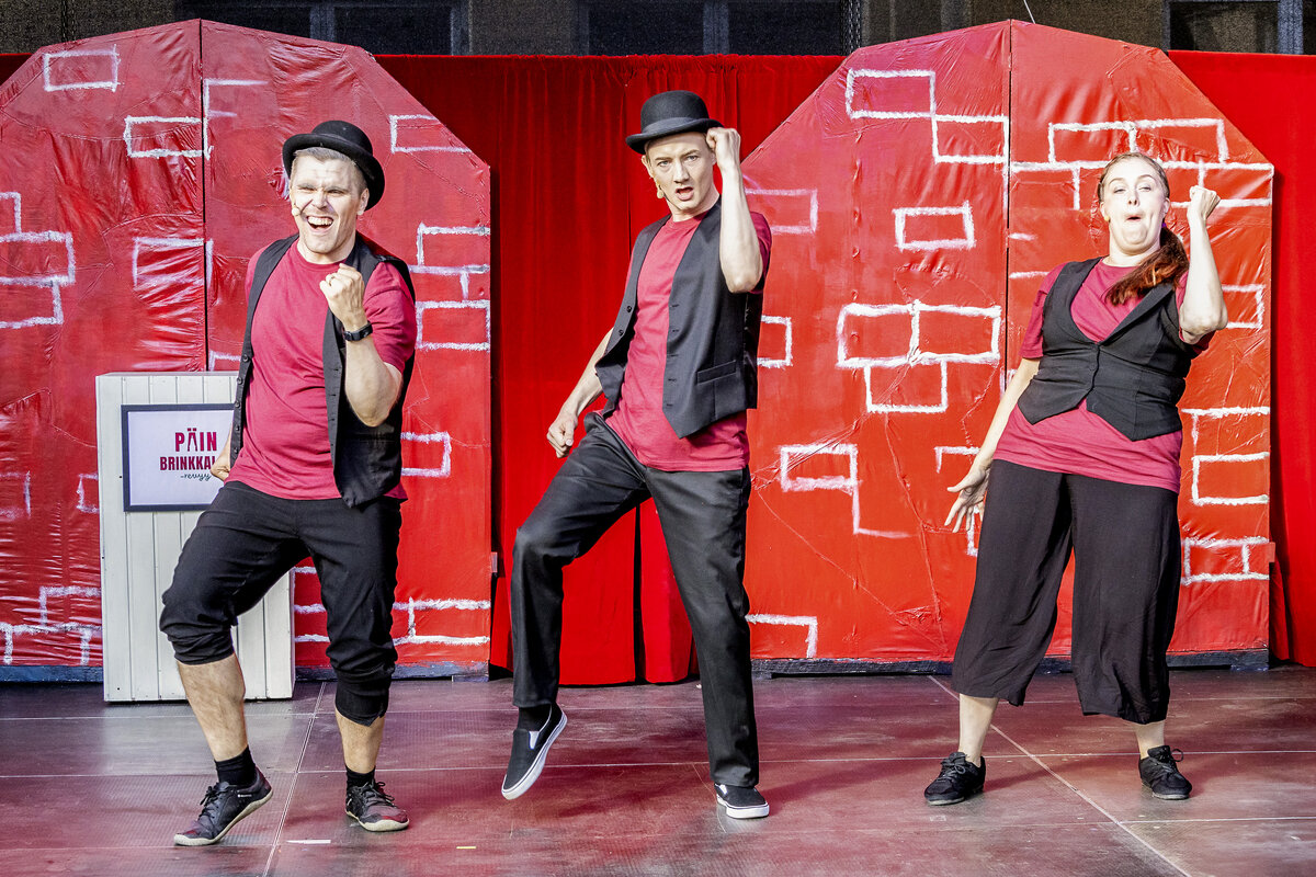 Päin Brinkkalaa -revyyn näytöskausi jatkuu - Kulttuuri - Aamuset