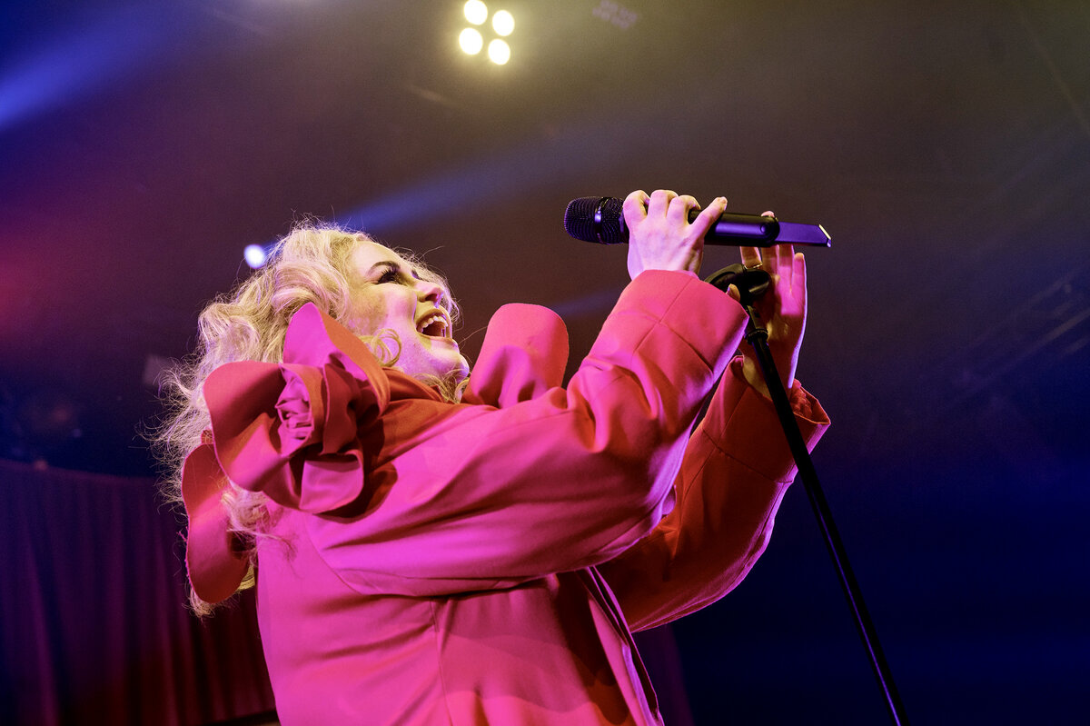 Keikalle: Ellinoora melankolisena Teatrossa - Viihde - Aamuset